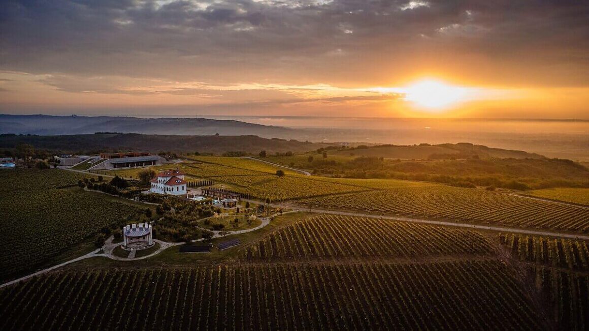 6 crame cu cazare din România, pentru un weekend de toamnă în natură ...