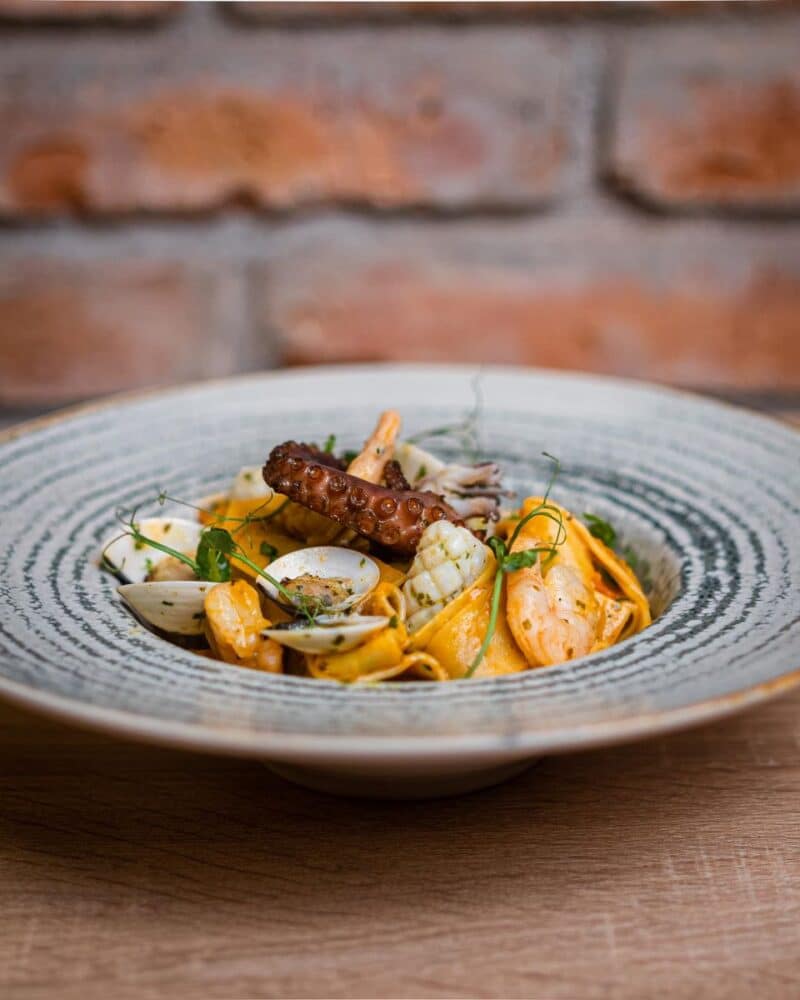 10+ restaurante din Oradea care să-ți încânte și privirea, și papilele ...