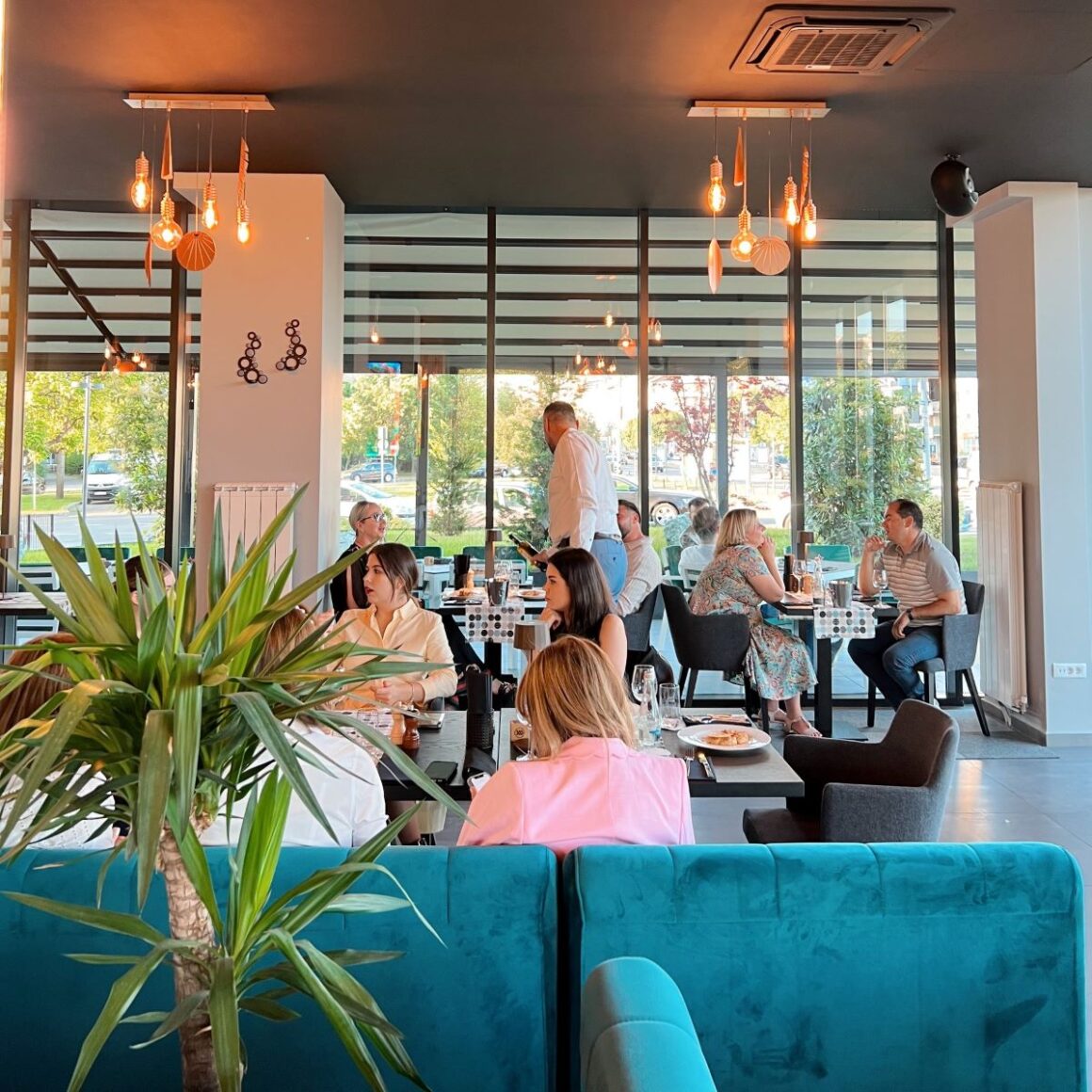 10+ restaurante din Oradea care să-ți încânte și privirea, și papilele ...