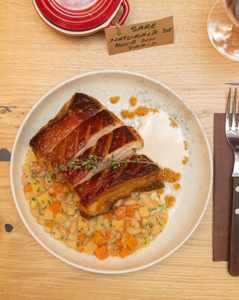 Restaurante farm to table care gătesc cu ingrediente locale, curate, de ...