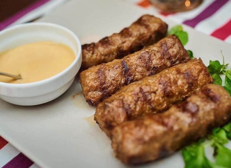 Unde mănânci cei mai buni mici din București? - Restograf