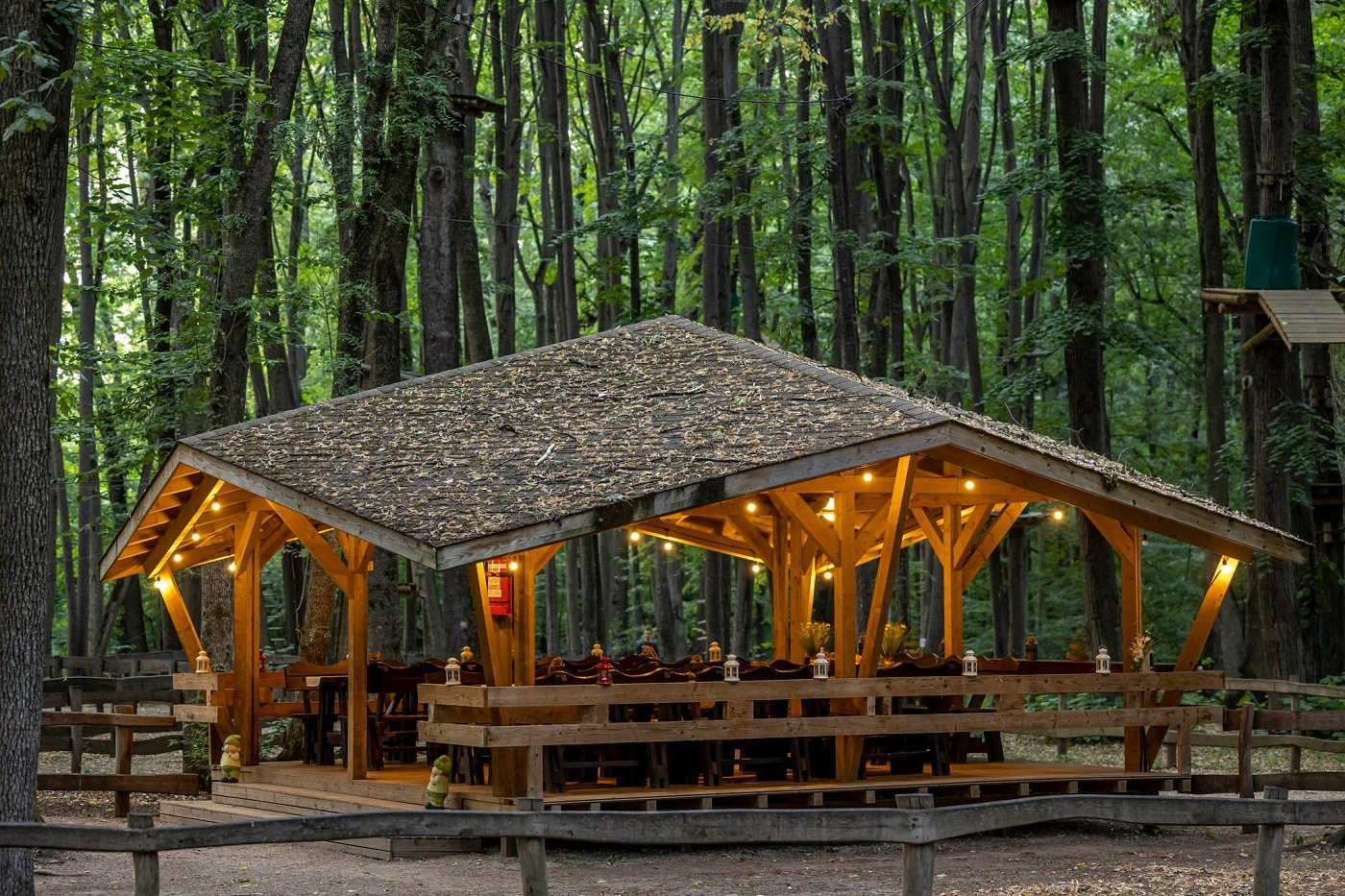 Căsuțe în copac. O idee inedită, ca să nu rămâi... în pom cu ieșirile ...