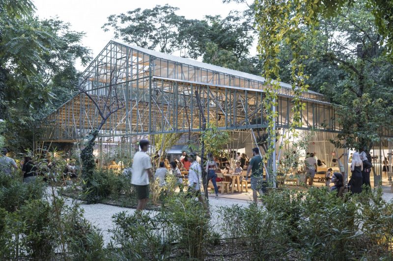 Grădini ascunse din Bucureşti, de un farmec aparte - Restograf