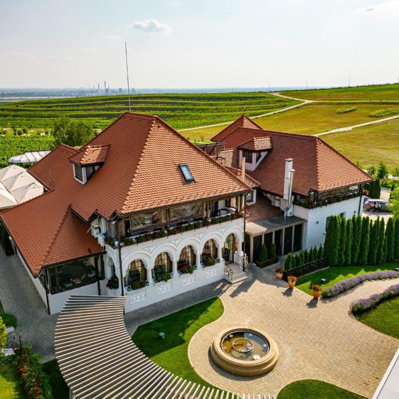 6 crame cu cazare din România, pentru un weekend de toamnă în natură ...