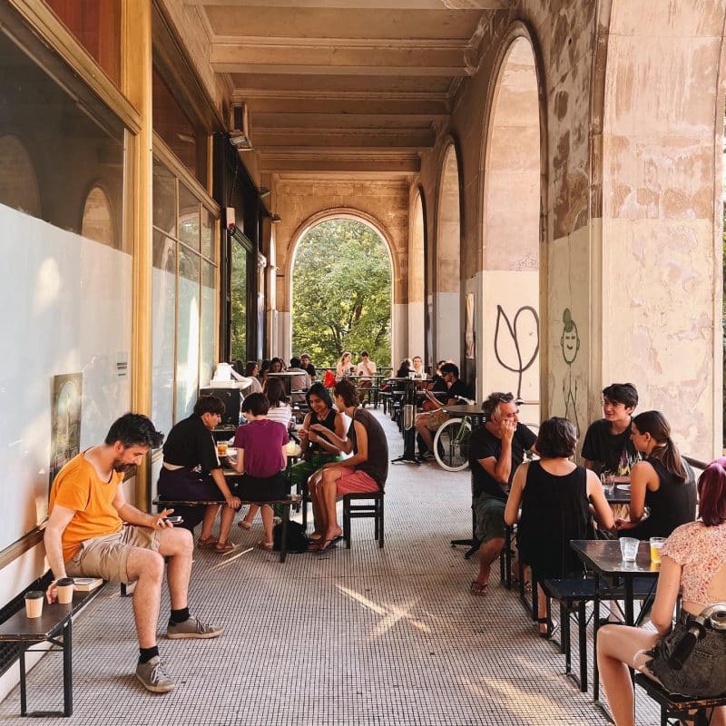 Cafenele din București unde mergem pentru cafeaua excelentă și un vibe ...