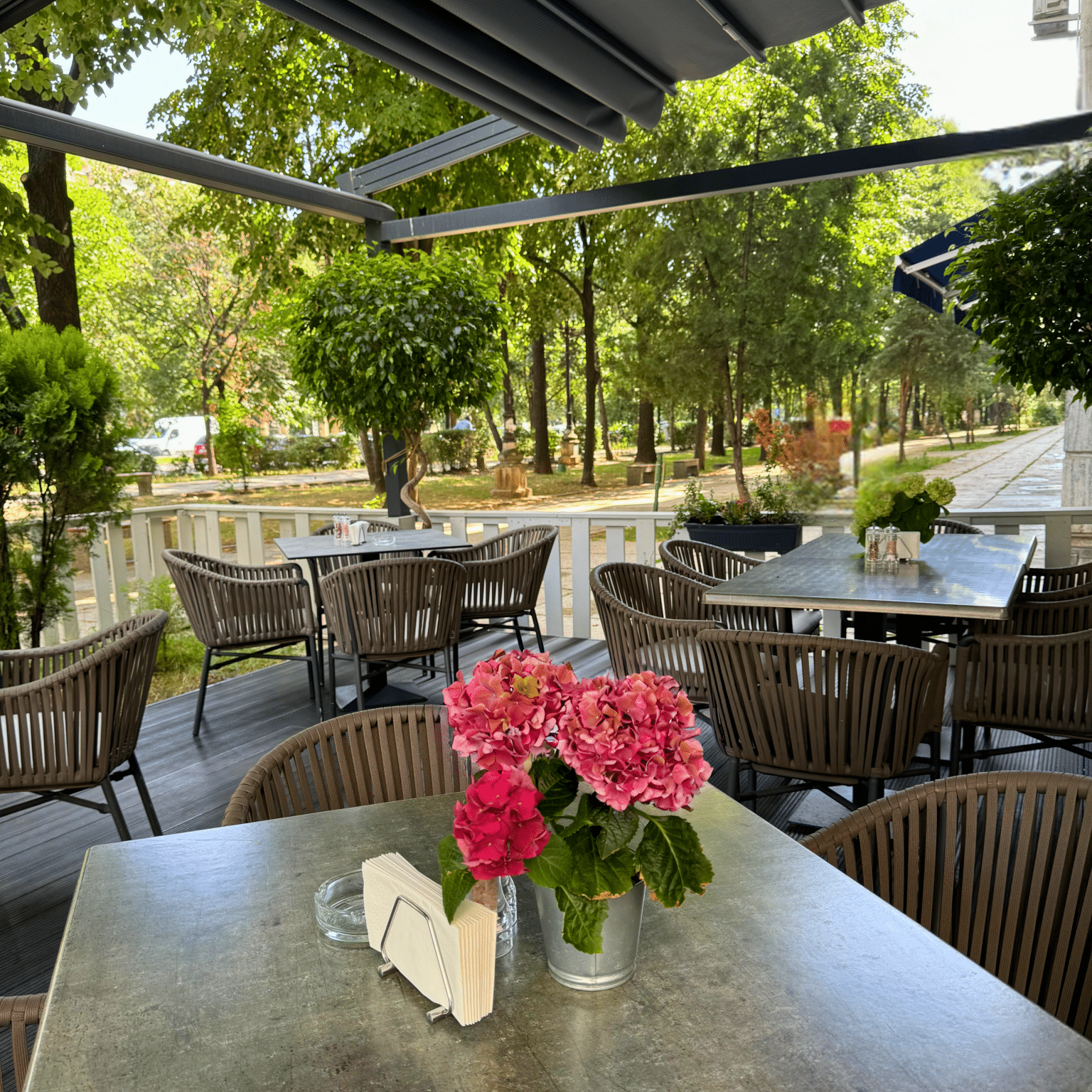 10+ terase frumoase din Centru, pentru serile de vară - Restograf