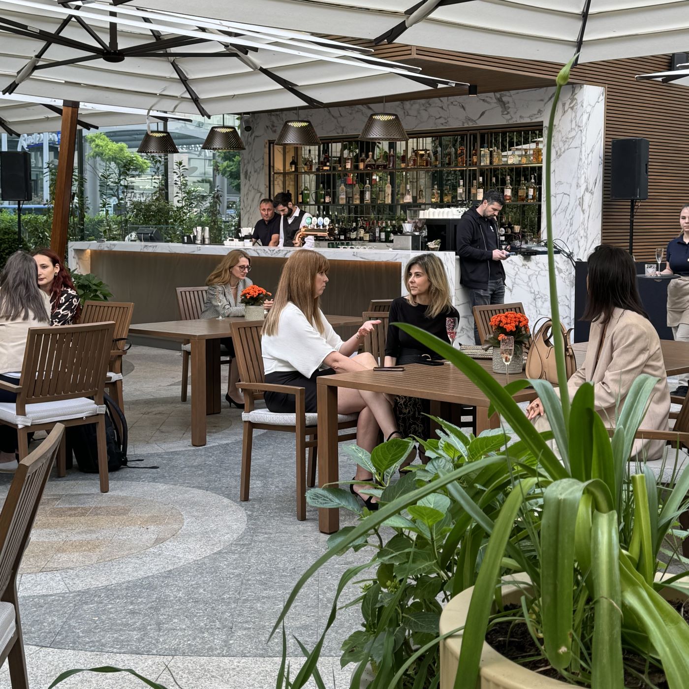 10+ terase frumoase din Centru, pentru serile de vară - Restograf