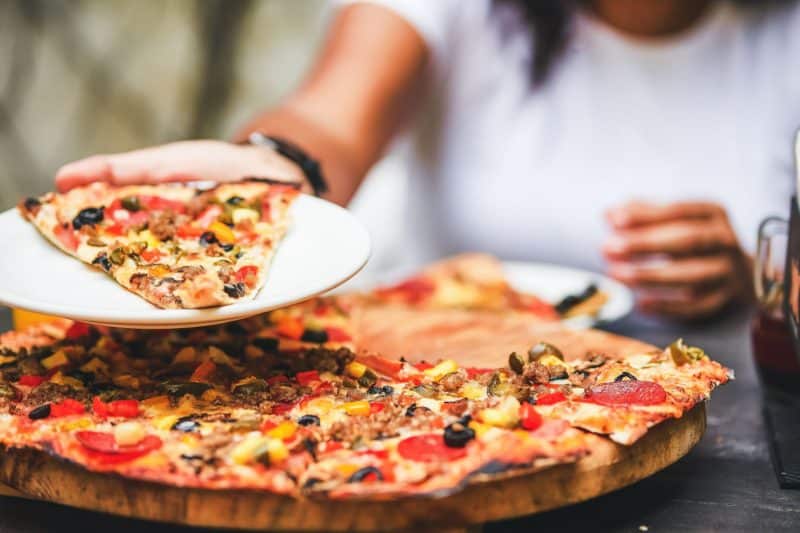 Aluat pizza - Cum se face pizza cu blat de casa | Restograf