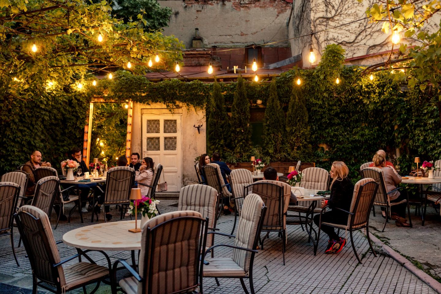 Top 10 wine bars din București unde savurezi cele mai bune vinuri ...